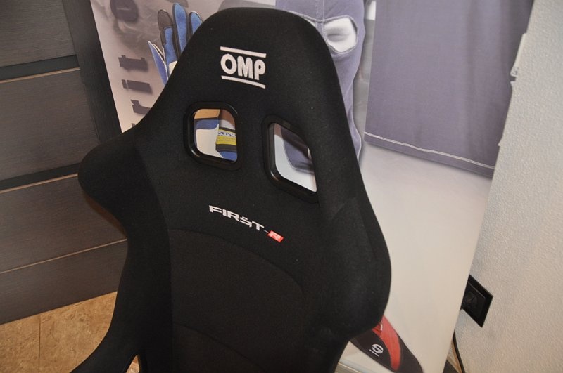 Fotel OMP First-R | RallyShop.pl - Akcesoria rajdowe, wyścigowe i kartingowe