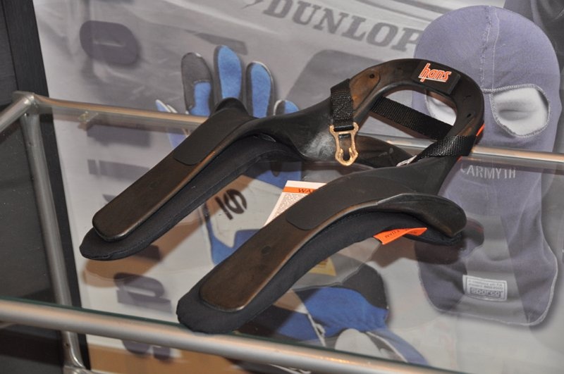 Kołnierz HANS 20° III | RallyShop.pl - Akcesoria rajdowe, wyścigowe i ...